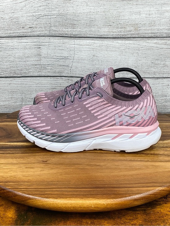 Hoka | Shoes | Hoka One One Clifton 5 Knit Cameo Pink Running Shoes ...
